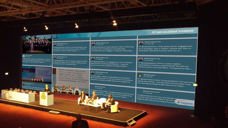 10 Innovative Display Screen Ideas For A Social Wall